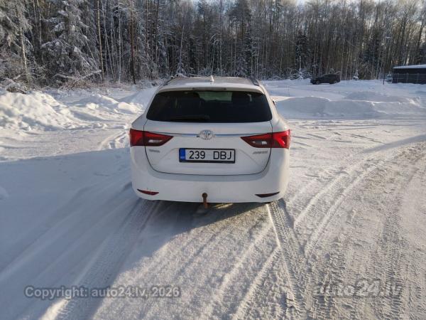 Белый Тойота Авенсис 2016 в Пайде, объемом двигателя 2.00 л и пробегом 220 тыс. км за 8000 €, фото 5 на AUTOMOTO.COM.LV