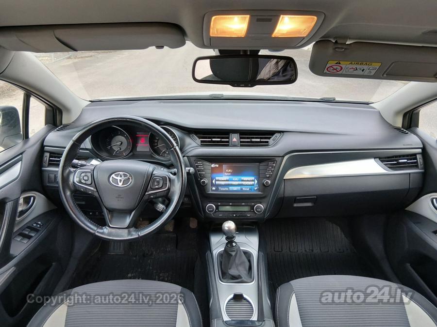 Balts Toyota Avensis 2016 Tallina, ar dzinēja tilpumu 2.00 L un nobraukumu 230 tūkst. km par 4900 €, foto 6 vietnē AUTOMOTO.COM.LV