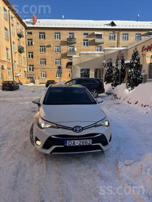 Белый Тойота Авенсис 2016 в Даугавпилс, объемом двигателя 2.00 л и пробегом 223 тыс. км за 10000 €, фото  на AUTOMOTO.COM.LV