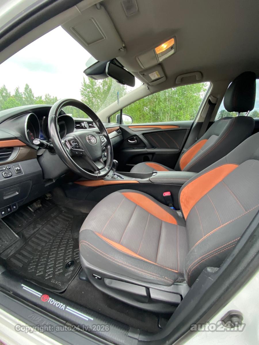 Белый Тойота Авенсис 2016 в Таллин, объемом двигателя 1.80 л и пробегом 226 тыс. км за 8500 €, фото 11 на AUTOMOTO.COM.LV