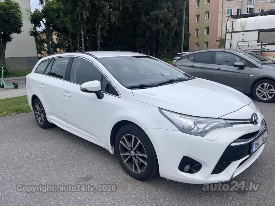 Белый Тойота Авенсис 2016 в Таллин, объемом двигателя 1.80 л и пробегом 273 тыс. км за 7500 €, фото 3 на AUTOMOTO.COM.LV