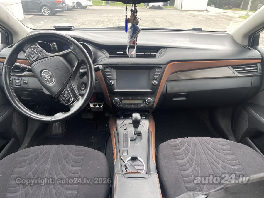 Белый Тойота Авенсис 2016 в Таллин, объемом двигателя 1.80 л и пробегом 273 тыс. км за 7500 €, фото 6 на AUTOMOTO.COM.LV