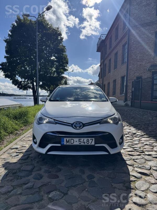 Balts Toyota Avensis 2016 Rīga, ar dzinēja tilpumu 2.00 L un nobraukumu 336 tūkst. km par 7840 €, foto 4 vietnē AUTOMOTO.COM.LV