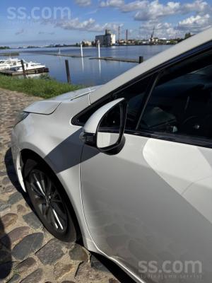 White Toyota Avensis 2016 in Riga, with an engine capacity of 2.00 L and mileage of 336 thousand km for 7840 €, photo 17 on AUTOMOTO.COM.LV