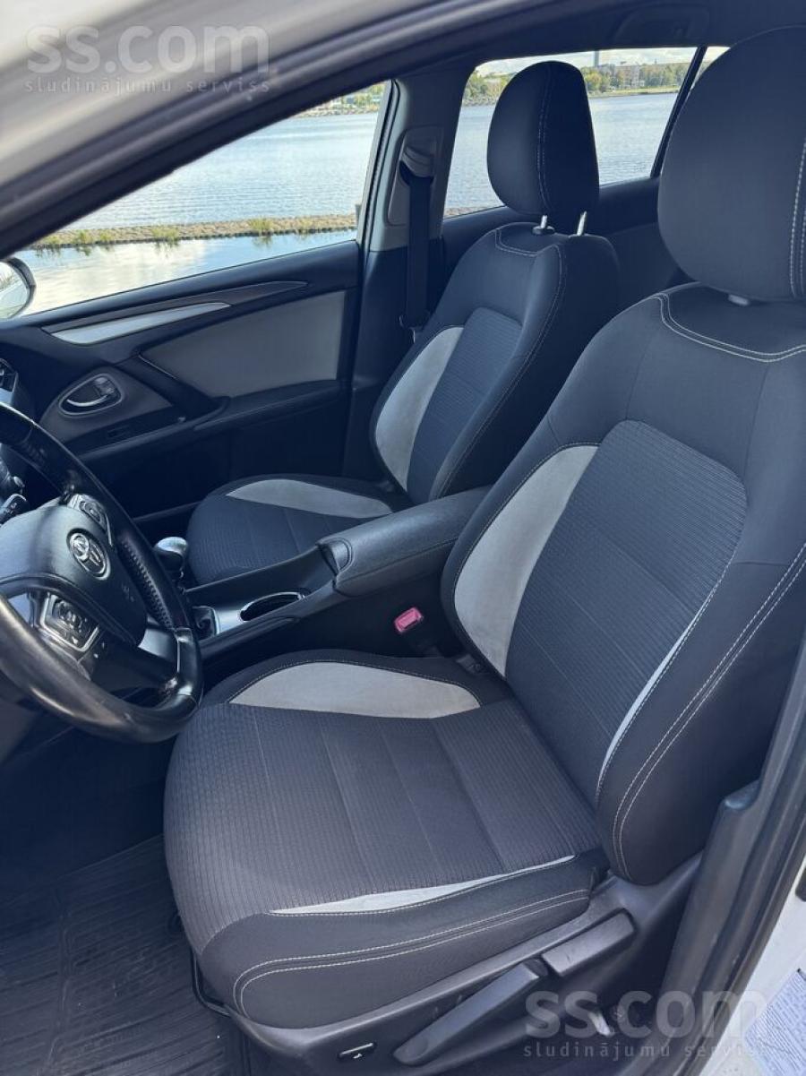 White Toyota Avensis 2016 in Riga, with an engine capacity of 2.00 L and mileage of 336 thousand km for 7840 €, photo 18 on AUTOMOTO.COM.LV