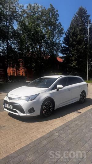 White Toyota Avensis 2017 in Jekabpils, with an engine capacity of 2.00 L and mileage of 214 thousand km for 10000 €, photo 1 on AUTOMOTO.COM.LV