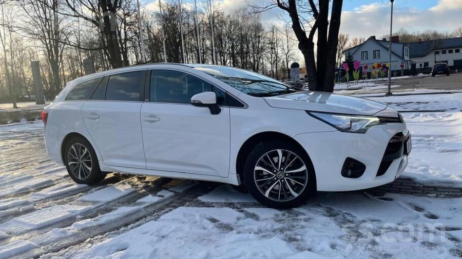 White Toyota Avensis 2017 in Jekabpils, with an engine capacity of 2.00 L and mileage of 214 thousand km for 10000 €, photo 10 on AUTOMOTO.COM.LV