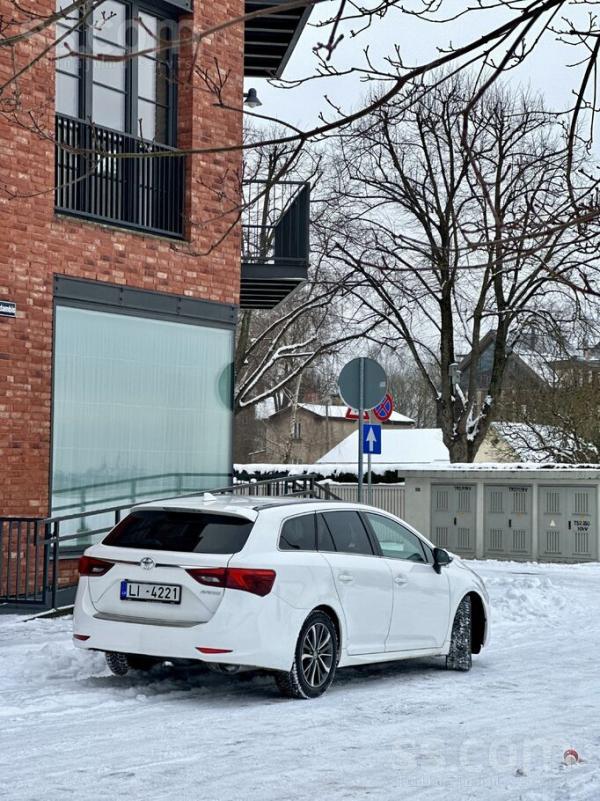 White Toyota Avensis 2017 in Riga, with an engine capacity of 2.00 L and mileage of 226 thousand km for 10250 €, photo 3 on AUTOMOTO.COM.LV