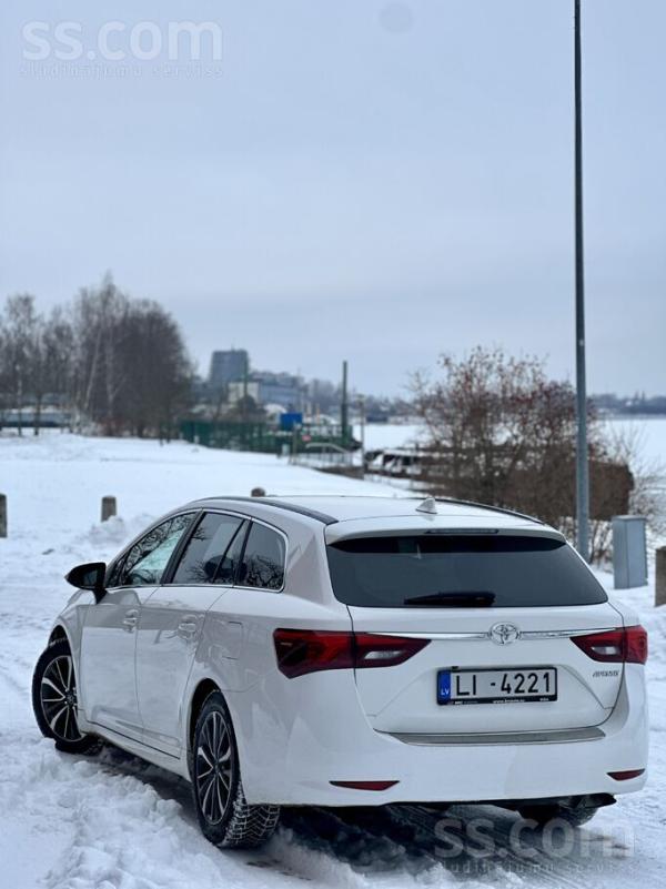 White Toyota Avensis 2017 in Riga, with an engine capacity of 2.00 L and mileage of 226 thousand km for 10250 €, photo 4 on AUTOMOTO.COM.LV