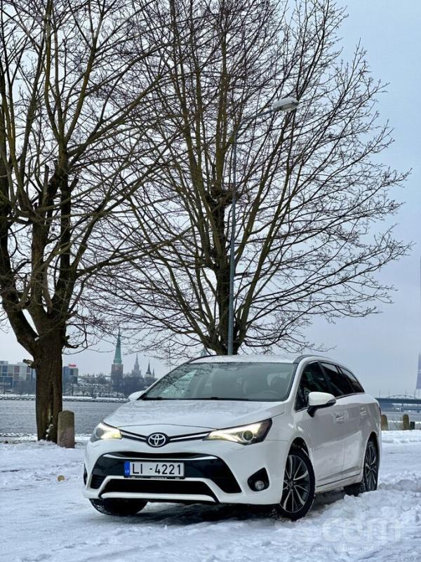 White Toyota Avensis 2017 in Riga, with an engine capacity of 2.00 L and mileage of 226 thousand km for 10250 €, photo 5 on AUTOMOTO.COM.LV