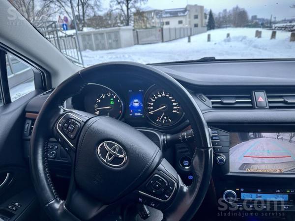 White Toyota Avensis 2017 in Riga, with an engine capacity of 2.00 L and mileage of 226 thousand km for 10250 €, photo 10 on AUTOMOTO.COM.LV
