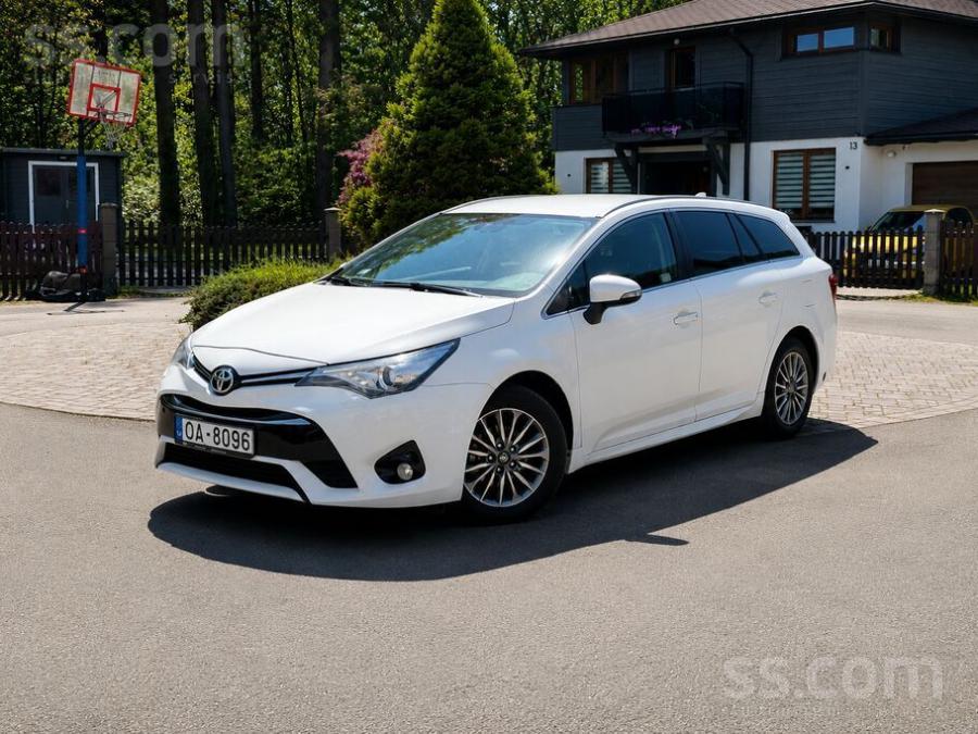 Белый Тойота Авенсис 2017 в Елгава, объемом двигателя 1.80 л и пробегом 338 тыс. км за 8200 €, фото 1 на AUTOMOTO.COM.LV