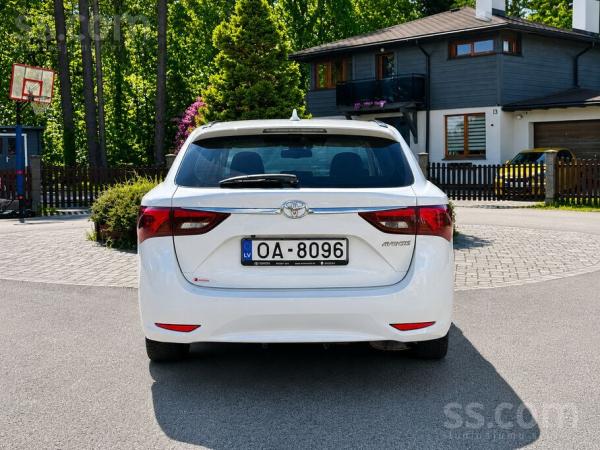 Balts Toyota Avensis 2017 Jelgava, ar dzinēja tilpumu 1.80 L un nobraukumu 338 tūkst. km par 8200 €, foto 4 vietnē AUTOMOTO.COM.LV