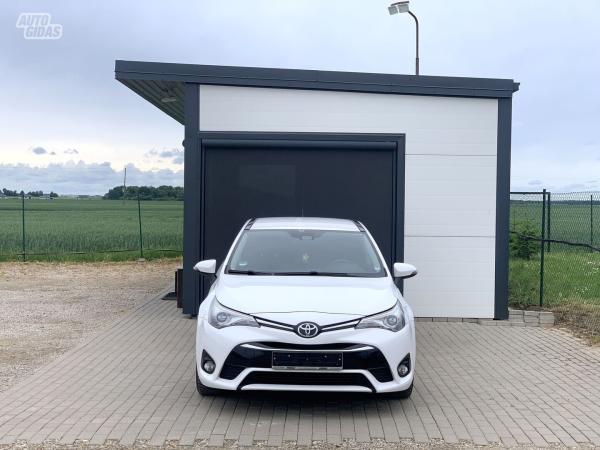 White Toyota Avensis 2017 in Kaunas, with an engine capacity of 2.00 L and mileage of 283 thousand km for 7799 €, photo 6 on AUTOMOTO.COM.LV