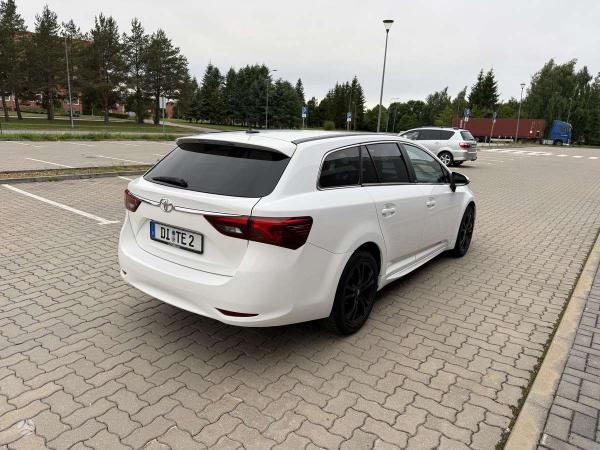 White Toyota Avensis 2017 in Panevezys, with an engine capacity of 2.00 L and mileage of 238 thousand km for 7500 €, photo 3 on AUTOMOTO.COM.LV