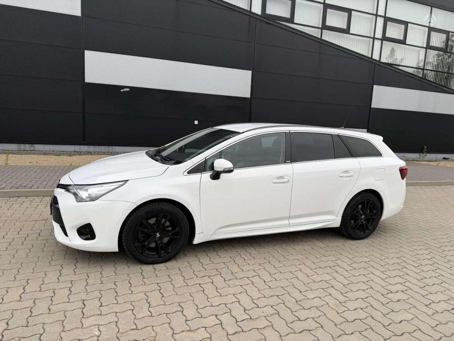 Белый Тойота Авенсис 2017 в Паневежис, объемом двигателя 2.00 л и пробегом 238 тыс. км за 7500 €, фото 5 на AUTOMOTO.COM.LV