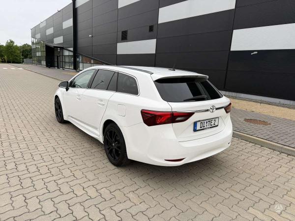 White Toyota Avensis 2017 in Panevezys, with an engine capacity of 2.00 L and mileage of 238 thousand km for 7500 €, photo 6 on AUTOMOTO.COM.LV