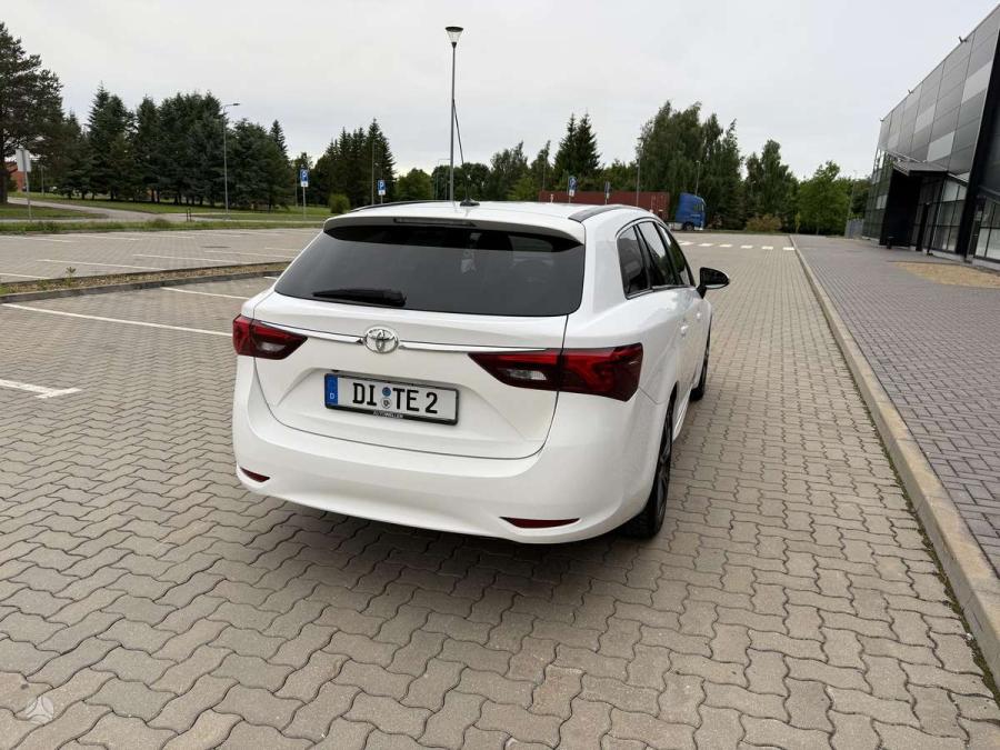 Белый Тойота Авенсис 2017 в Паневежис, объемом двигателя 2.00 л и пробегом 238 тыс. км за 7500 €, фото 10 на AUTOMOTO.COM.LV