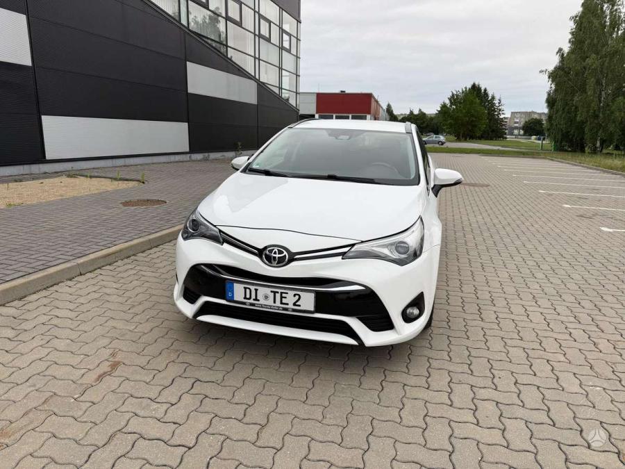 Белый Тойота Авенсис 2017 в Паневежис, объемом двигателя 2.00 л и пробегом 238 тыс. км за 7500 €, фото 11 на AUTOMOTO.COM.LV
