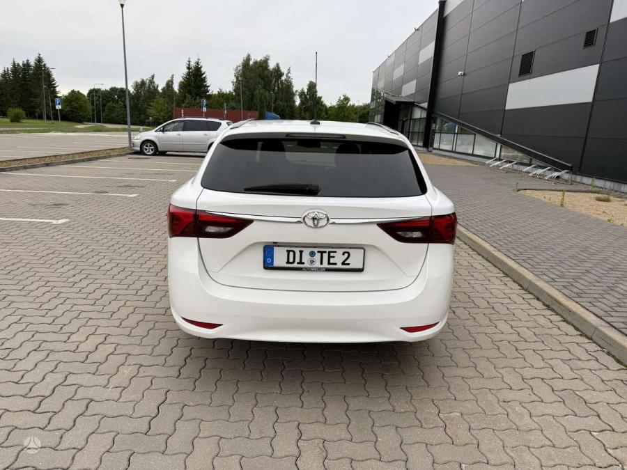 Белый Тойота Авенсис 2017 в Паневежис, объемом двигателя 2.00 л и пробегом 238 тыс. км за 7500 €, фото 13 на AUTOMOTO.COM.LV