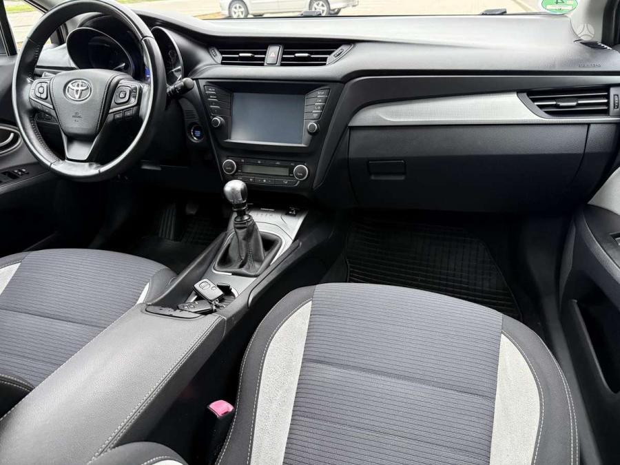 Белый Тойота Авенсис 2017 в Паневежис, объемом двигателя 2.00 л и пробегом 238 тыс. км за 7500 €, фото 21 на AUTOMOTO.COM.LV