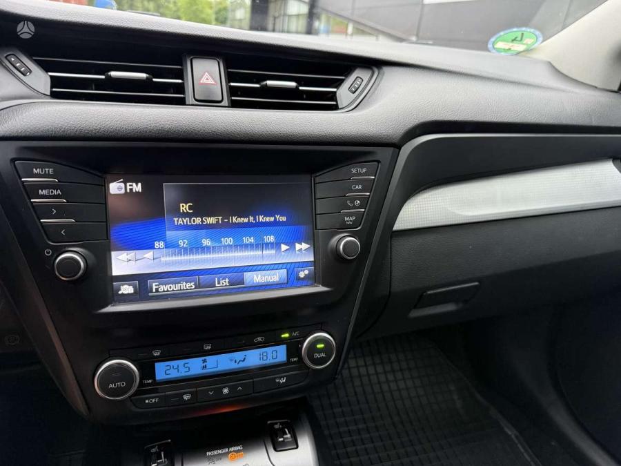 Белый Тойота Авенсис 2017 в Паневежис, объемом двигателя 2.00 л и пробегом 238 тыс. км за 7500 €, фото 23 на AUTOMOTO.COM.LV