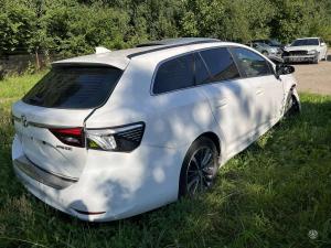White Toyota Avensis 2017 in Trakai, with an engine capacity of 1.80 L and mileage of 185 thousand km for 2950 €, photo 4 on AUTOMOTO.COM.LV