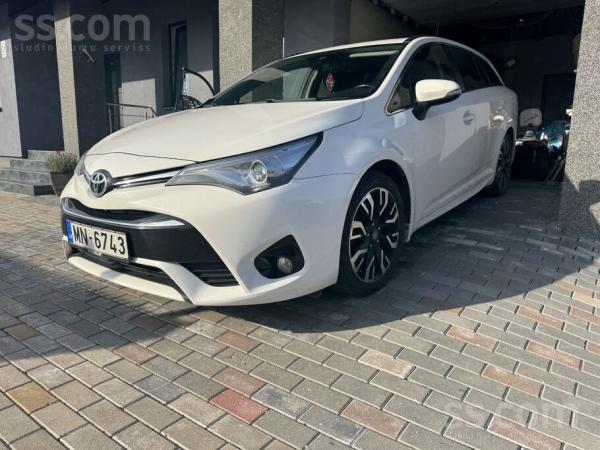 White Toyota Avensis 2017 in Riga, with an engine capacity of 2.00 L and mileage of 222 thousand km for 8900 €, photo 1 on AUTOMOTO.COM.LV