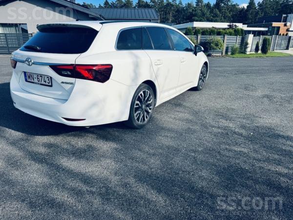 White Toyota Avensis 2017 in Riga, with an engine capacity of 2.00 L and mileage of 222 thousand km for 8900 €, photo 4 on AUTOMOTO.COM.LV