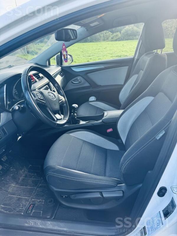 White Toyota Avensis 2017 in Riga, with an engine capacity of 2.00 L and mileage of 222 thousand km for 8900 €, photo 8 on AUTOMOTO.COM.LV