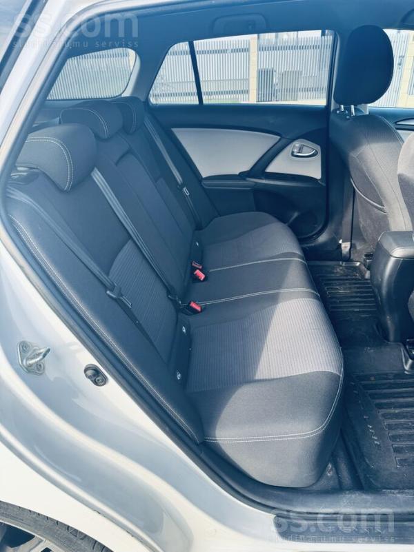 White Toyota Avensis 2017 in Riga, with an engine capacity of 2.00 L and mileage of 222 thousand km for 8900 €, photo 9 on AUTOMOTO.COM.LV