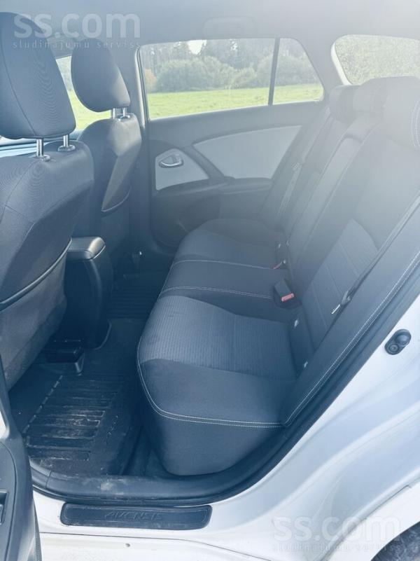 White Toyota Avensis 2017 in Riga, with an engine capacity of 2.00 L and mileage of 222 thousand km for 8900 €, photo 10 on AUTOMOTO.COM.LV