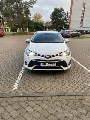 Белый Тойота Авенсис 2017 в Юрмала, объемом двигателя 1.80 л и пробегом 636 тыс. км за 4950 €, фото  на AUTOMOTO.COM.LV