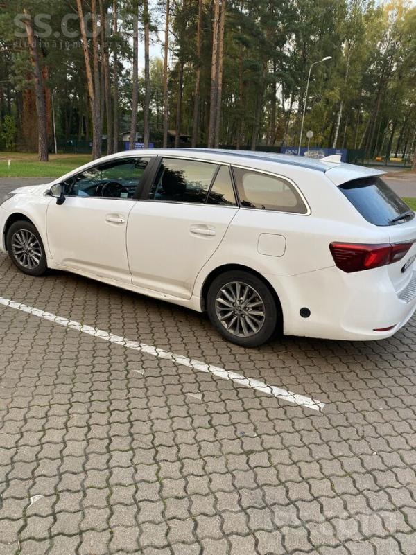 White Toyota Avensis 2017 in Jurmala, with an engine capacity of 1.80 L and mileage of 636 thousand km for 4950 €, photo 3 on AUTOMOTO.COM.LV