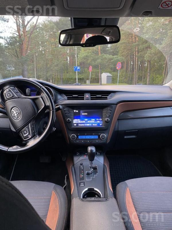 White Toyota Avensis 2017 in Jurmala, with an engine capacity of 1.80 L and mileage of 636 thousand km for 4950 €, photo 4 on AUTOMOTO.COM.LV