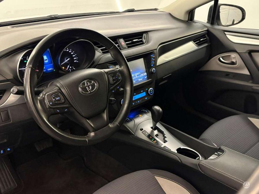Balts Toyota Avensis 2018 Marijampole, ar dzinēja tilpumu 1.80 L un nobraukumu 127 tūkst. km par 12850 €, foto 2 vietnē AUTOMOTO.COM.LV