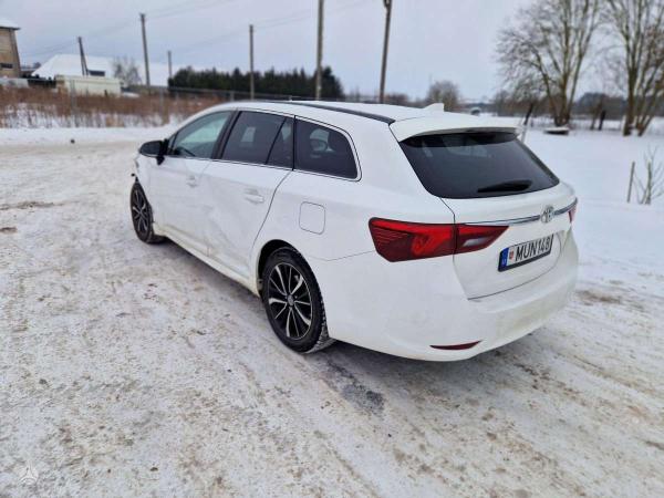 Balts Toyota Avensis 2018 Kauņa, ar dzinēja tilpumu 1.80 L un nobraukumu 75 tūkst. km par 8650 €, foto 5 vietnē AUTOMOTO.COM.LV