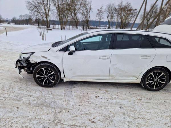 Balts Toyota Avensis 2018 Kauņa, ar dzinēja tilpumu 1.80 L un nobraukumu 75 tūkst. km par 8650 €, foto 6 vietnē AUTOMOTO.COM.LV