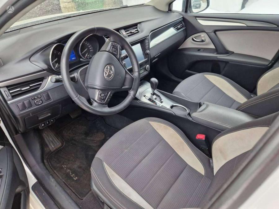 White Toyota Avensis 2018 in Kaunas, with an engine capacity of 1.80 L and mileage of 75 thousand km for 8650 €, photo 10 on AUTOMOTO.COM.LV