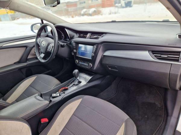 Белый Тойота Авенсис 2018 в Каунас, объемом двигателя 1.80 л и пробегом 75 тыс. км за 8650 €, фото 11 на AUTOMOTO.COM.LV