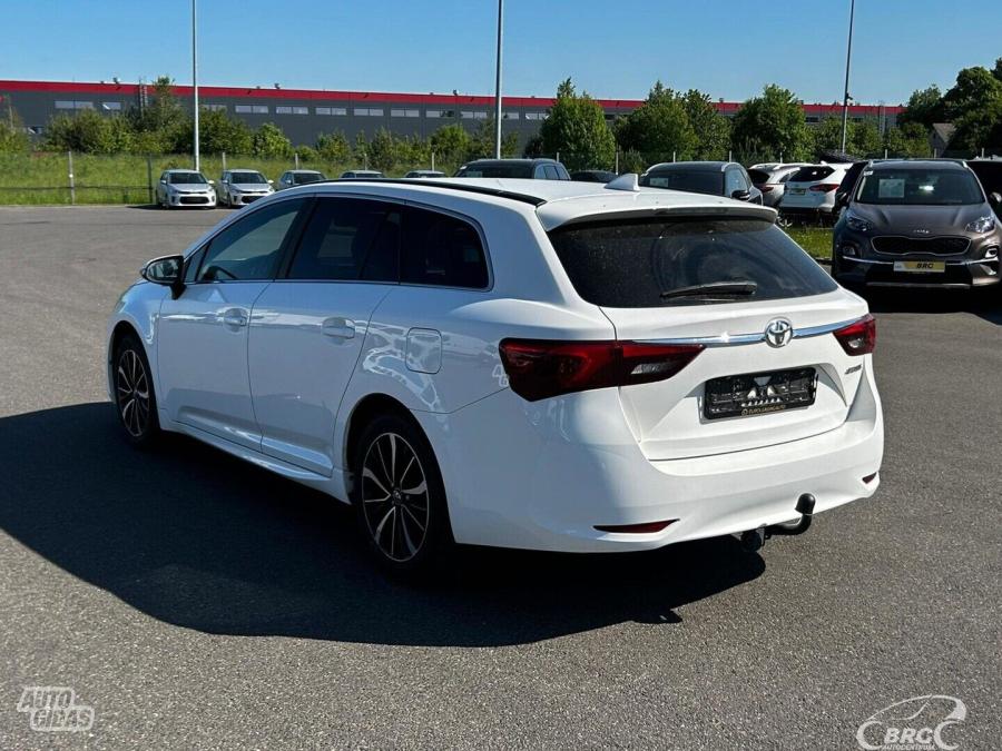 Белый Тойота Авенсис 2018 в Авиженяй, объемом двигателя 1.80 л и пробегом 135 тыс. км за 12500 €, фото 5 на AUTOMOTO.COM.LV