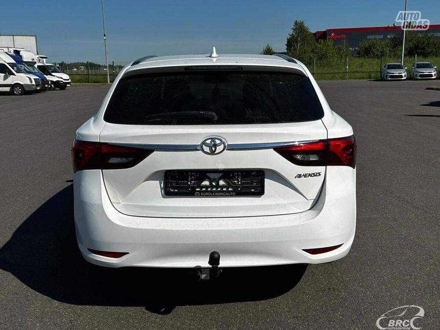 Белый Тойота Авенсис 2018 в Авиженяй, объемом двигателя 1.80 л и пробегом 135 тыс. км за 12500 €, фото 7 на AUTOMOTO.COM.LV