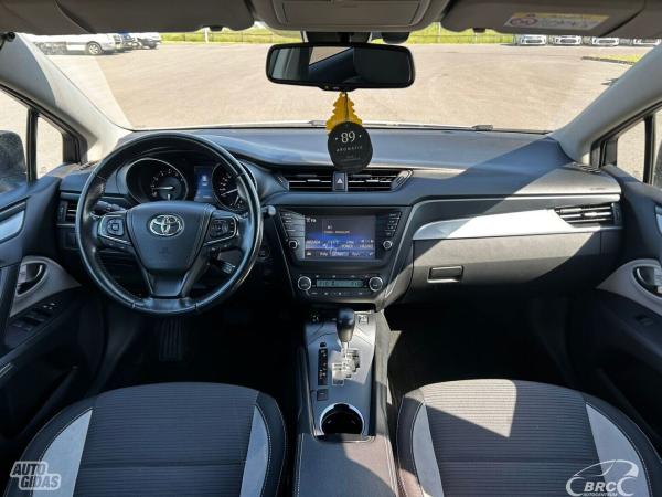 Balts Toyota Avensis 2018 Avižieniai, ar dzinēja tilpumu 1.80 L un nobraukumu 135 tūkst. km par 12500 €, foto 7 vietnē AUTOMOTO.COM.LV