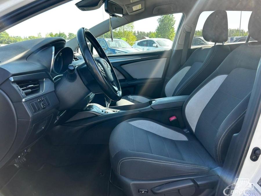 Белый Тойота Авенсис 2018 в Авиженяй, объемом двигателя 1.80 л и пробегом 135 тыс. км за 12500 €, фото 9 на AUTOMOTO.COM.LV