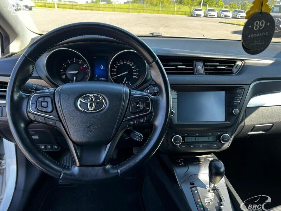Белый Тойота Авенсис 2018 в Авиженяй, объемом двигателя 1.80 л и пробегом 135 тыс. км за 12500 €, фото 13 на AUTOMOTO.COM.LV