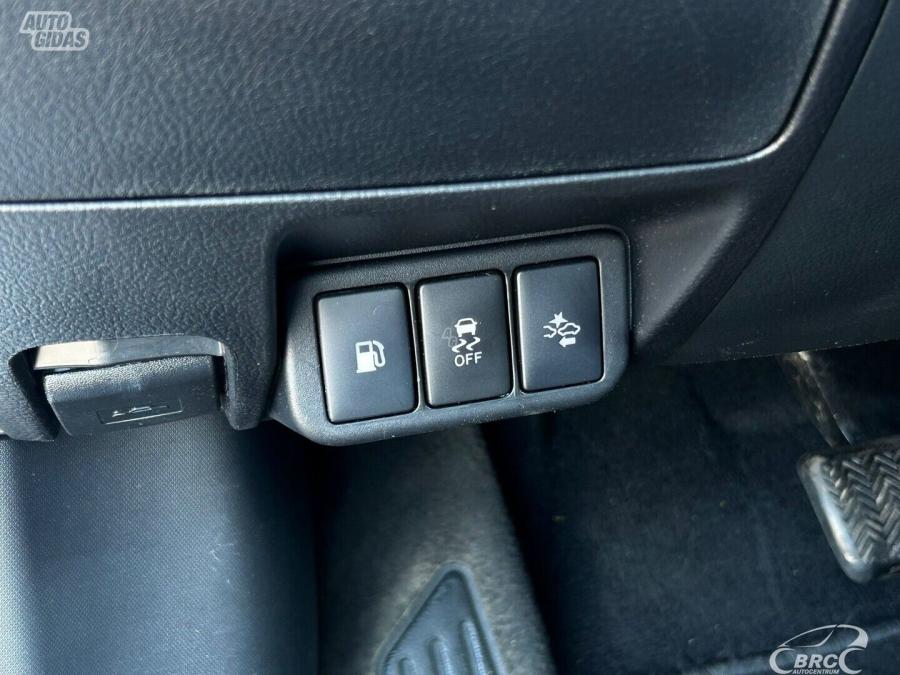 Белый Тойота Авенсис 2018 в Авиженяй, объемом двигателя 1.80 л и пробегом 135 тыс. км за 12500 €, фото 20 на AUTOMOTO.COM.LV