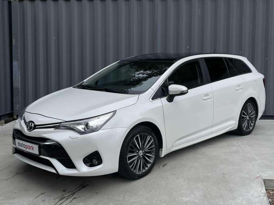 Белый Тойота Авенсис 2018 в Вильнюс, объемом двигателя 2.00 л и пробегом 186 тыс. км за 8500 €, фото 1 на AUTOMOTO.COM.LV