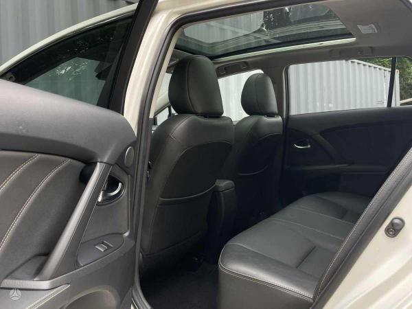 Balts Toyota Avensis 2018 Viļņa, ar dzinēja tilpumu 2.00 L un nobraukumu 186 tūkst. km par 8500 €, foto 6 vietnē AUTOMOTO.COM.LV