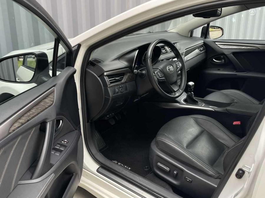 Белый Тойота Авенсис 2018 в Вильнюс, объемом двигателя 2.00 л и пробегом 186 тыс. км за 8500 €, фото 12 на AUTOMOTO.COM.LV