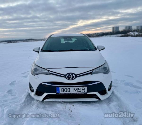 White Toyota Avensis 2019 in Tallinn, with an engine capacity of 1.80 L and mileage of 298 thousand km for 6500 €, photo 2 on AUTOMOTO.COM.LV
